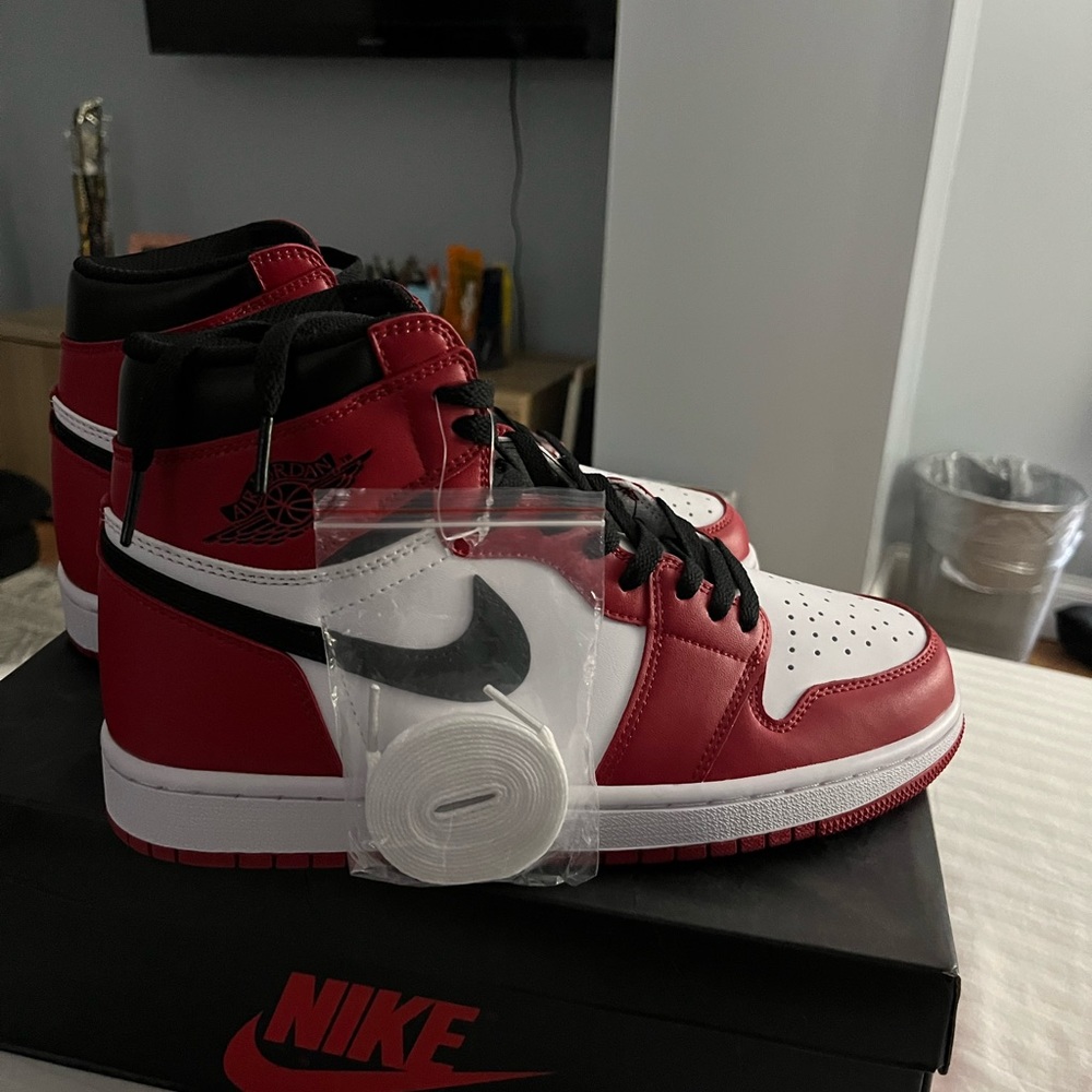 Jordan 1s - Gem